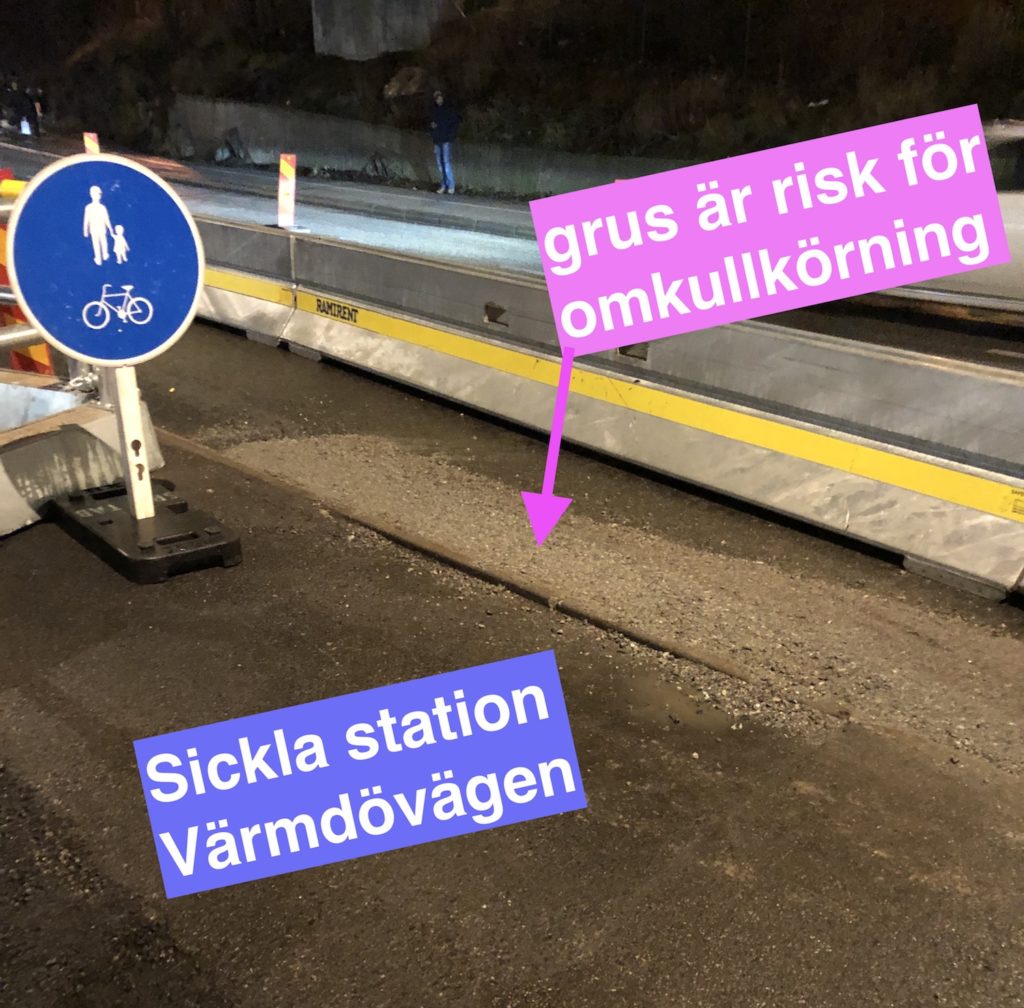 Grus vid vägarbete Sickla, risk för omkullkörning